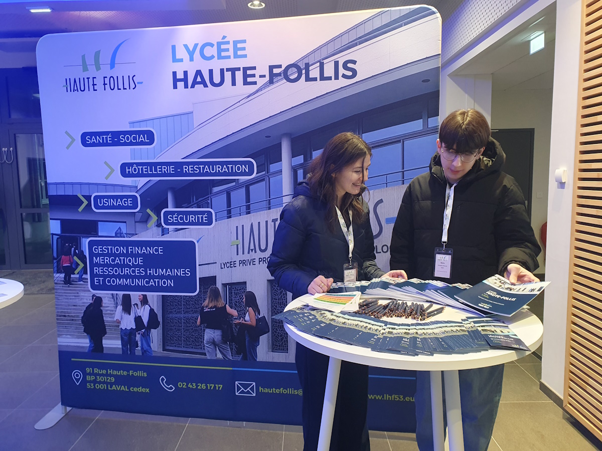 Les élèves de Seconde Bac Pro AGORA, chargé(e)s d'accueil | Lycée privé ...
